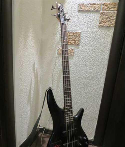 Bass Ibanez SR 300 + кейс