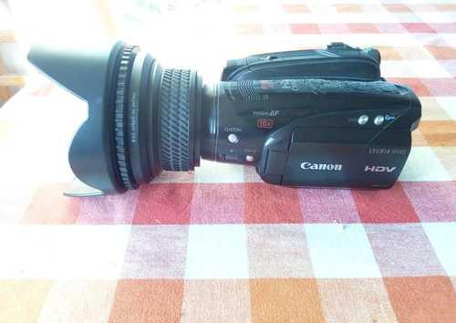 Видеокамера Canon HV40