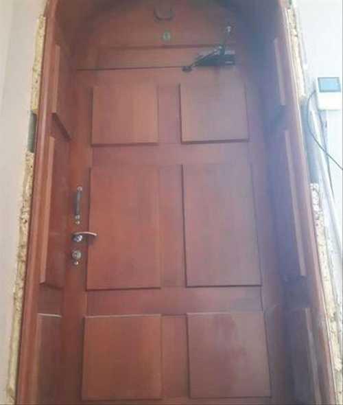Дверь входная деревянная массив