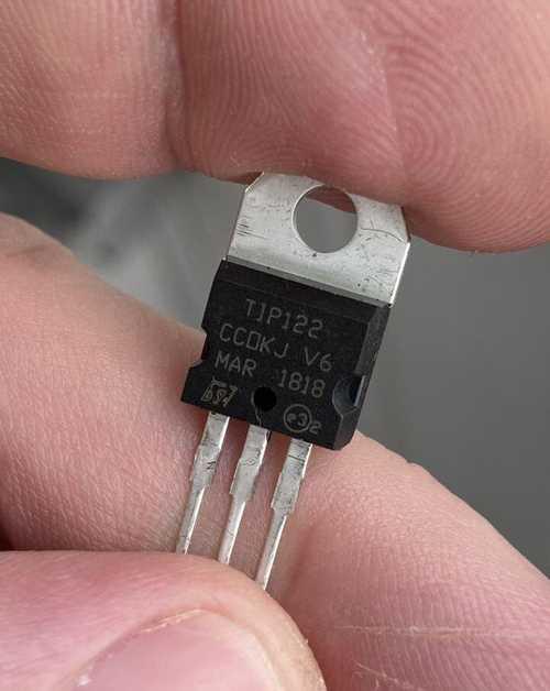 Новые 3шт - 100р Есть 9 шт. транзистор TIP122 TO-220 5A 100 в NPN 