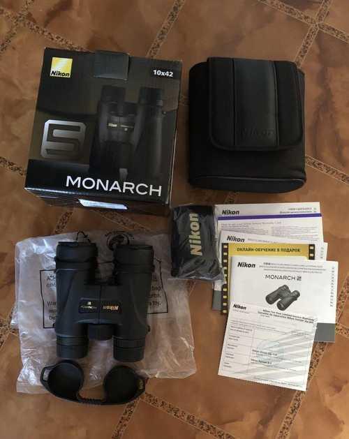 Бинокль новый Nikon Monarch 5 10x42