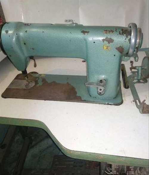 Промышленная швейная машинка со столом