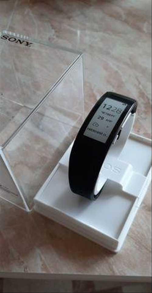Смарт браслет Sony Smartband Talk SWR30