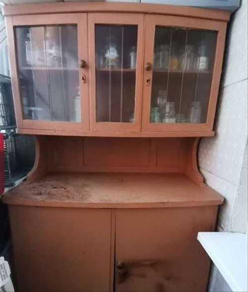 Старинный шкаф