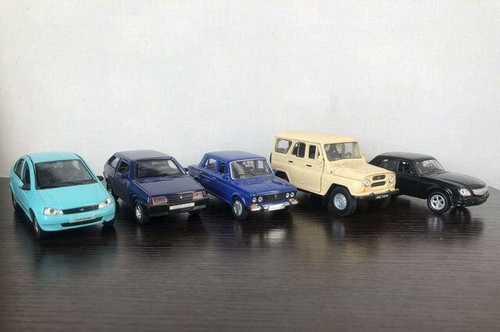 Коллекция советских и российских моделей машинок