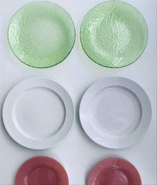 Тарелки белые Икеа розовые зелёные