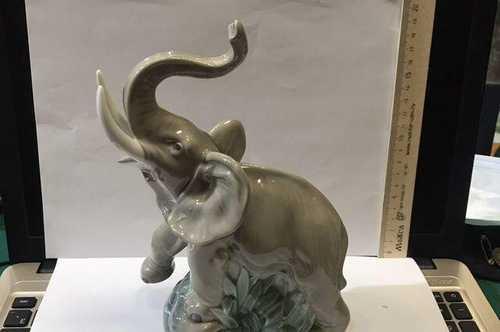 Слон фарфоровый NAO