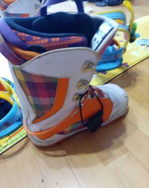 Сноуборд atom с креплениями и ботинками
