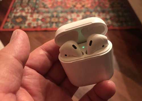 Беспроводные наушники AirPod 1 не рабочие. Чехол с