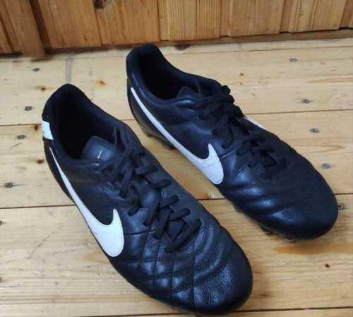 Футбольные бутсы nike