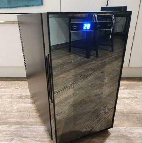 Винный шкаф (холодильник) Tesler WCV-080