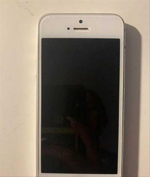 Телефон iPhone 5