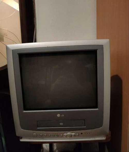 Телевизор с проигрывателем VHS кассет