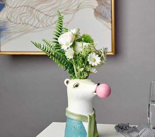 Декоративная ваза в виде медведя с шаром