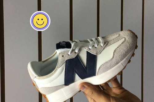 New Balance 327