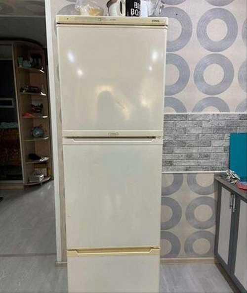 Холодильник с морозильником Stinol 104L