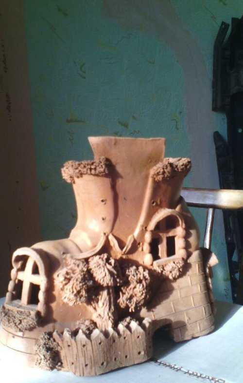 Стилизованный керамический ботинок ручной работы