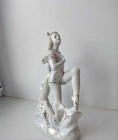 Фарфоровая статуэтка Женщина-кошка (лфз)
