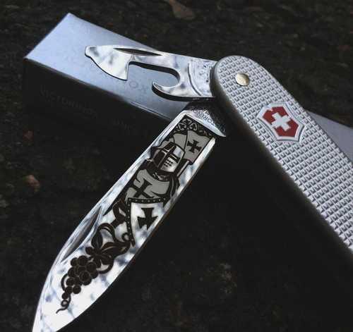 Швейцарский складной нож Victorinox Pioneer (рыцар