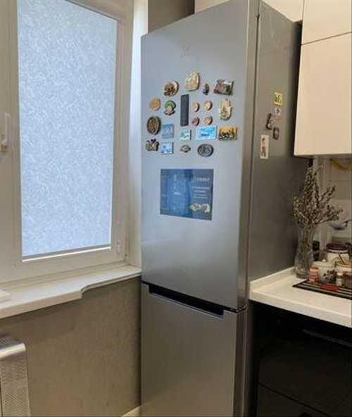 Холодильник Indesit DF5200S