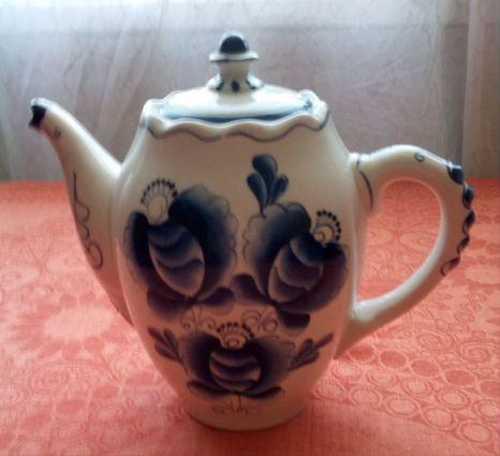 Чайник фаянсовый " Гжель"