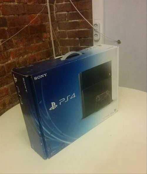 Sony Play Station 4 (500 GB) + джойстики + 4 игры