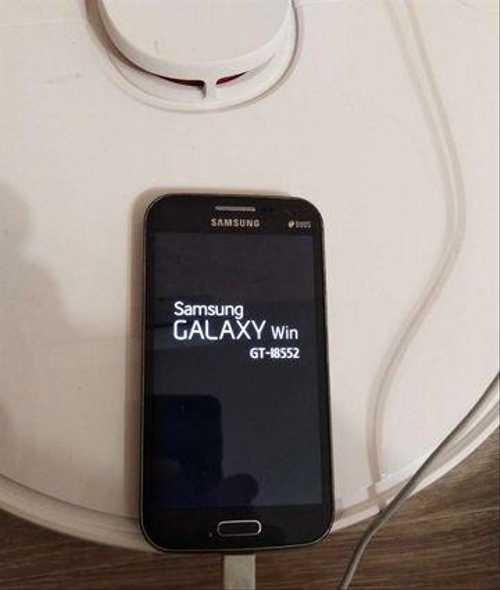 Телефон Samsung Galaxy Win GT-I8552