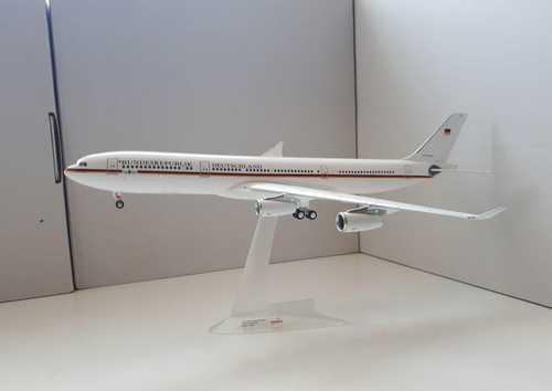 Модель самолета А340-300 1/200 herpa
