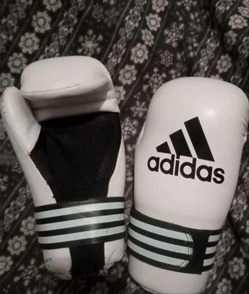 Боксерские перчатки adidas