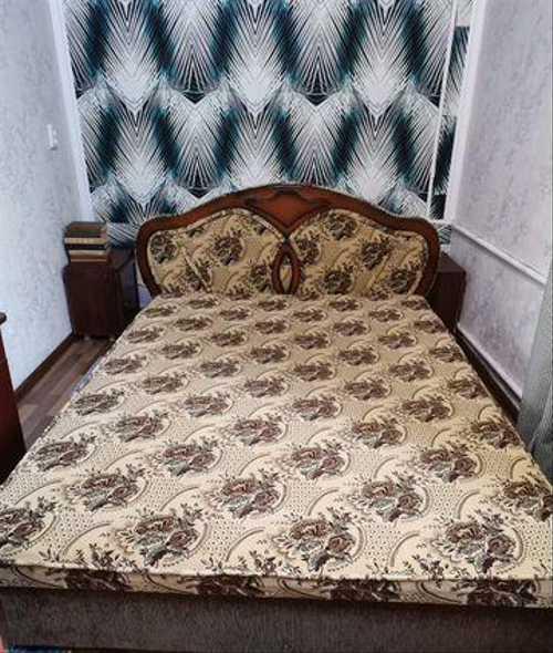 Кровать
