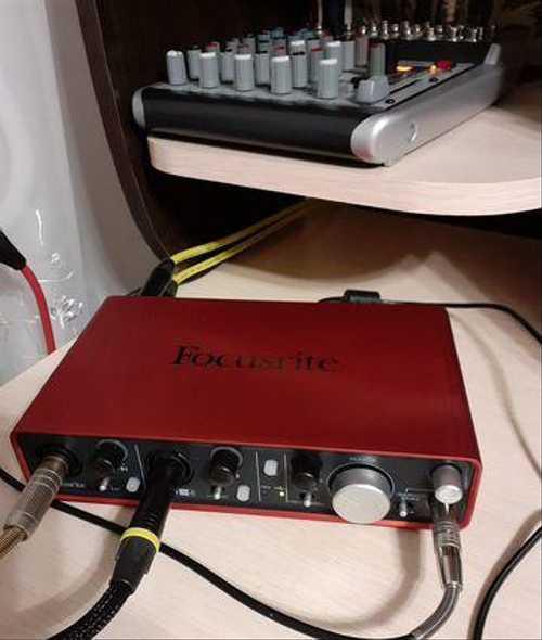 Звуковая карта Focusrite Scarlett 2i4