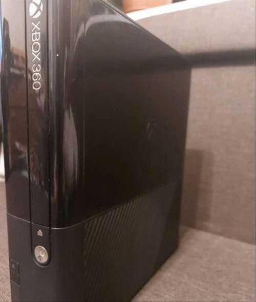 Xbox 360 E 500gb +Джостик и некоторые комплектующи