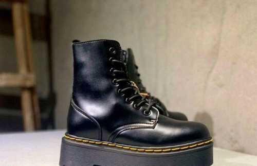 Dr. Martens Jadon Black