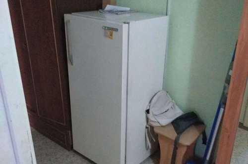 Советский холодильник Юрюзань