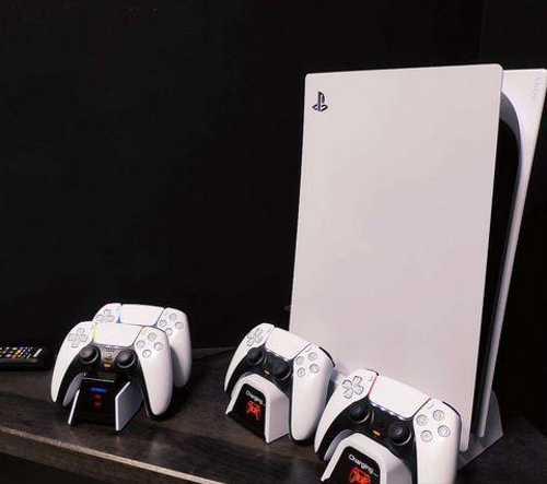 PlayStation 5 и 4 джойстика