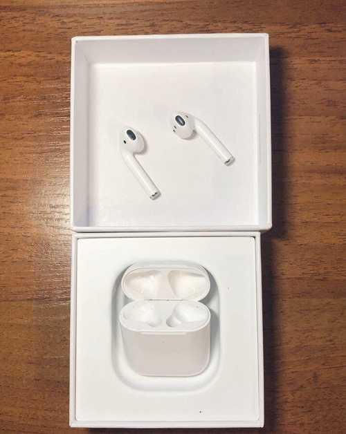 Беспроводные наушники Apple AirPods w/Chargi
