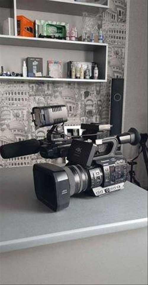 Профессиональная видеокамера panasonic UX90 4K ult