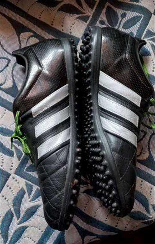 Футбольные бутсы adidas