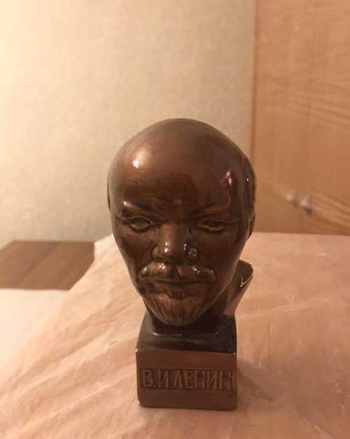 Бюст В.И Ленина