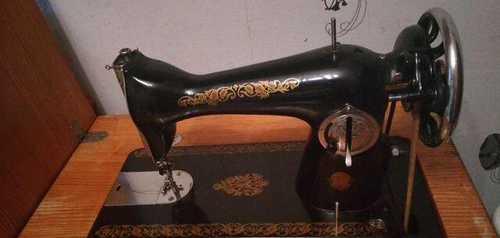 Швейная машина Подольск, ножная с электромотором