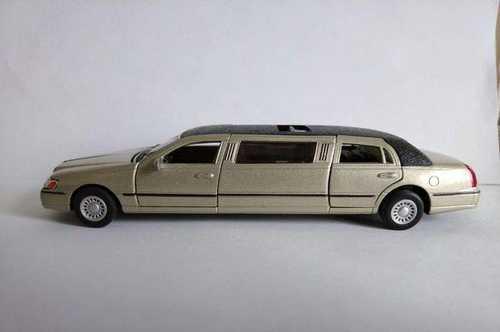 Lincoln town car stretch limousine