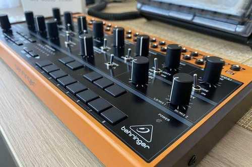 Аналоговый синтезатор Behringer Crave