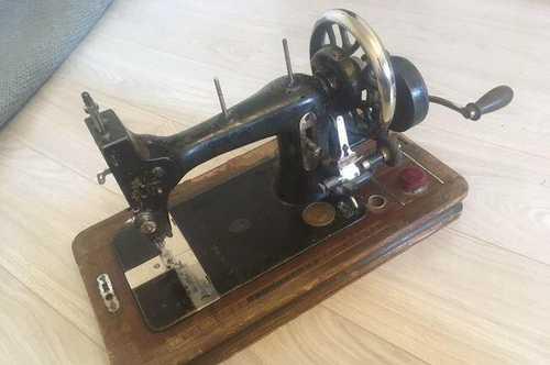 Антикварная швейная машина fabrik marke original v
