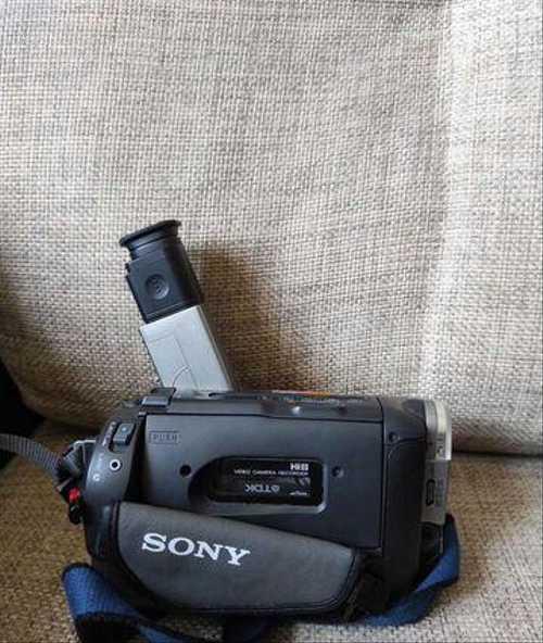 Видеокамера Sony Hi8 CCD-TR717E PAL