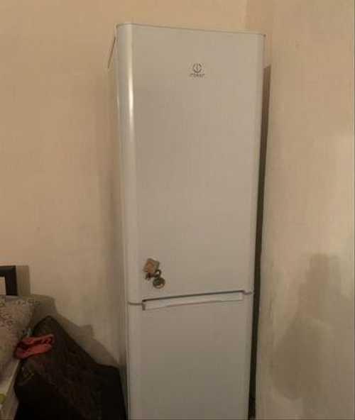 Холодильник Indesit BIA181