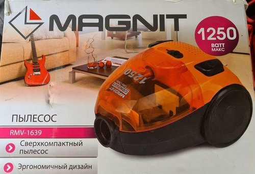 Пылесос Magnit RMV-1639 оранжевый