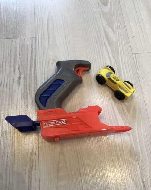 Пусковое устройство и машинка Nerf nitro