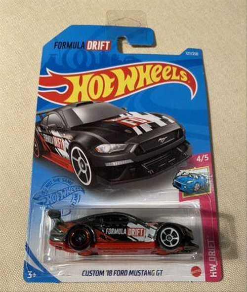Ford Mustang gt custom Hot wheels 1/64