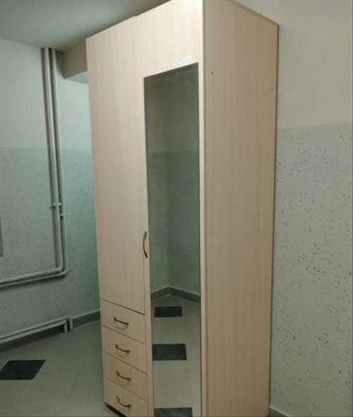 Шкаф для одежды с зеркалом и выдвижными ящиками
