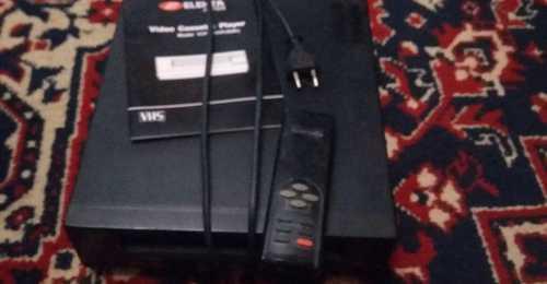 Видеомагнитофон кассетный Elekta VHS
